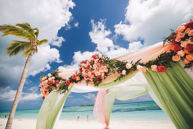 A Beautifully Colorful Beach Wedding in the Bahamas - The Destination Wedding Blog - Jet Fete by ...
